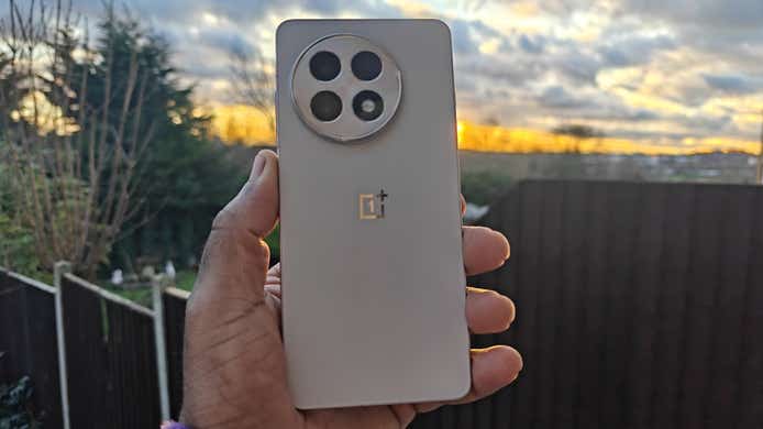 Mobile phone reviews: our verdict on the latest smartphones - Uswitch