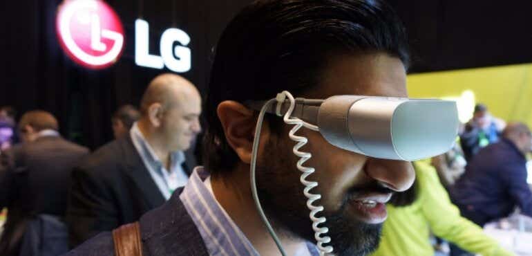 What is Virtual Reality? VR headsets explained - Uswitch