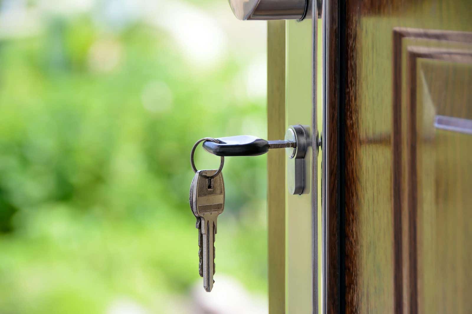 Approved door locks for home insurance - Uswitch