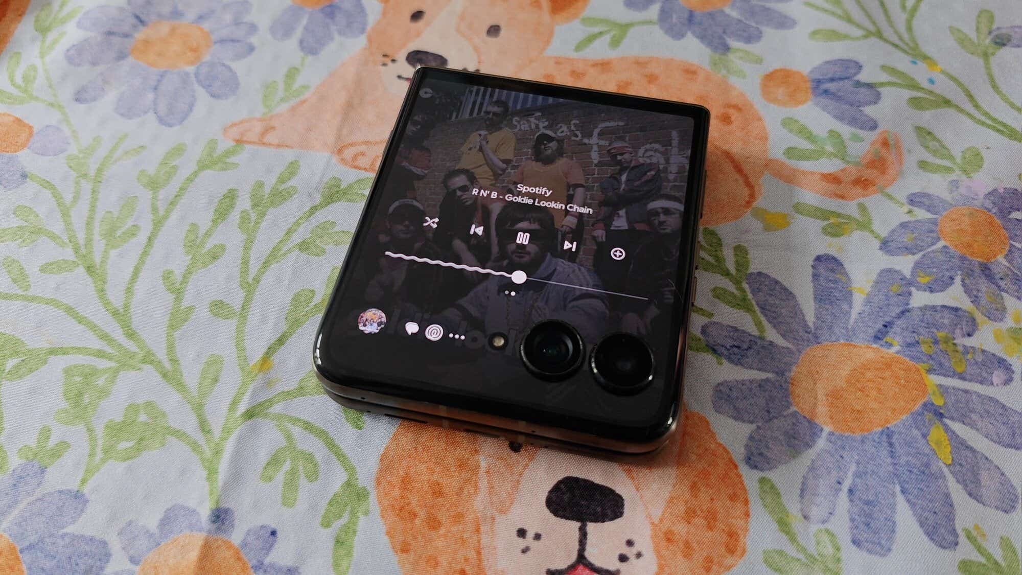 Motorola Razr 70 Ultra Review - Uswitch
