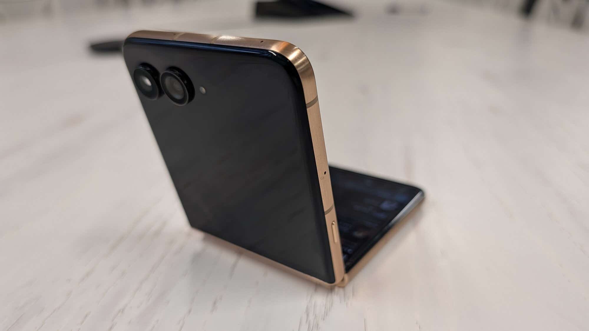 Motorola Razr 60 Ultra Review - Uswitch